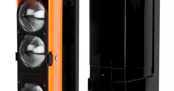 Photoelectric Three Beams Active Infrared Intrusion Detector